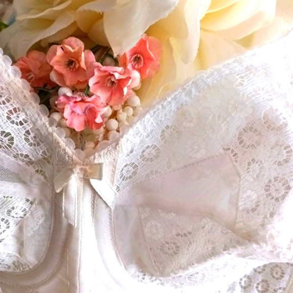 Vintage | Intimates & Sleepwear | Nwt Nos Bali Sno Flake Vintage Bra W ...